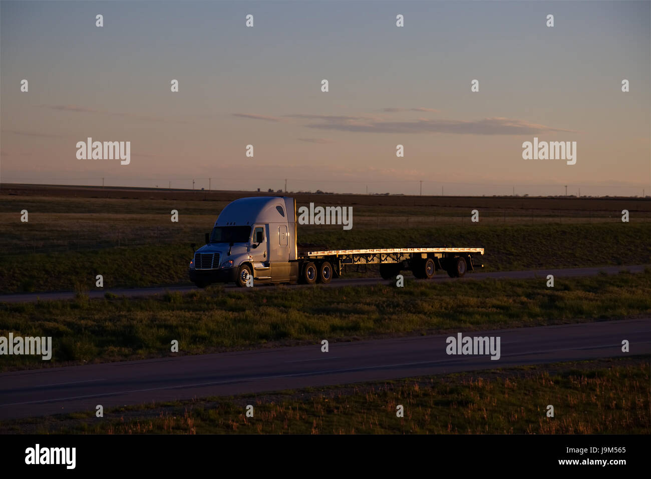 Empty flatbed trailer hi-res stock photography and images - Alamy