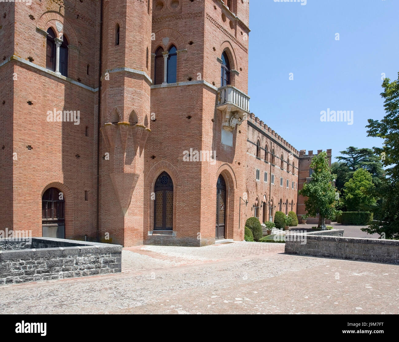 Brolio castle garden hi-res stock photography and images - Alamy