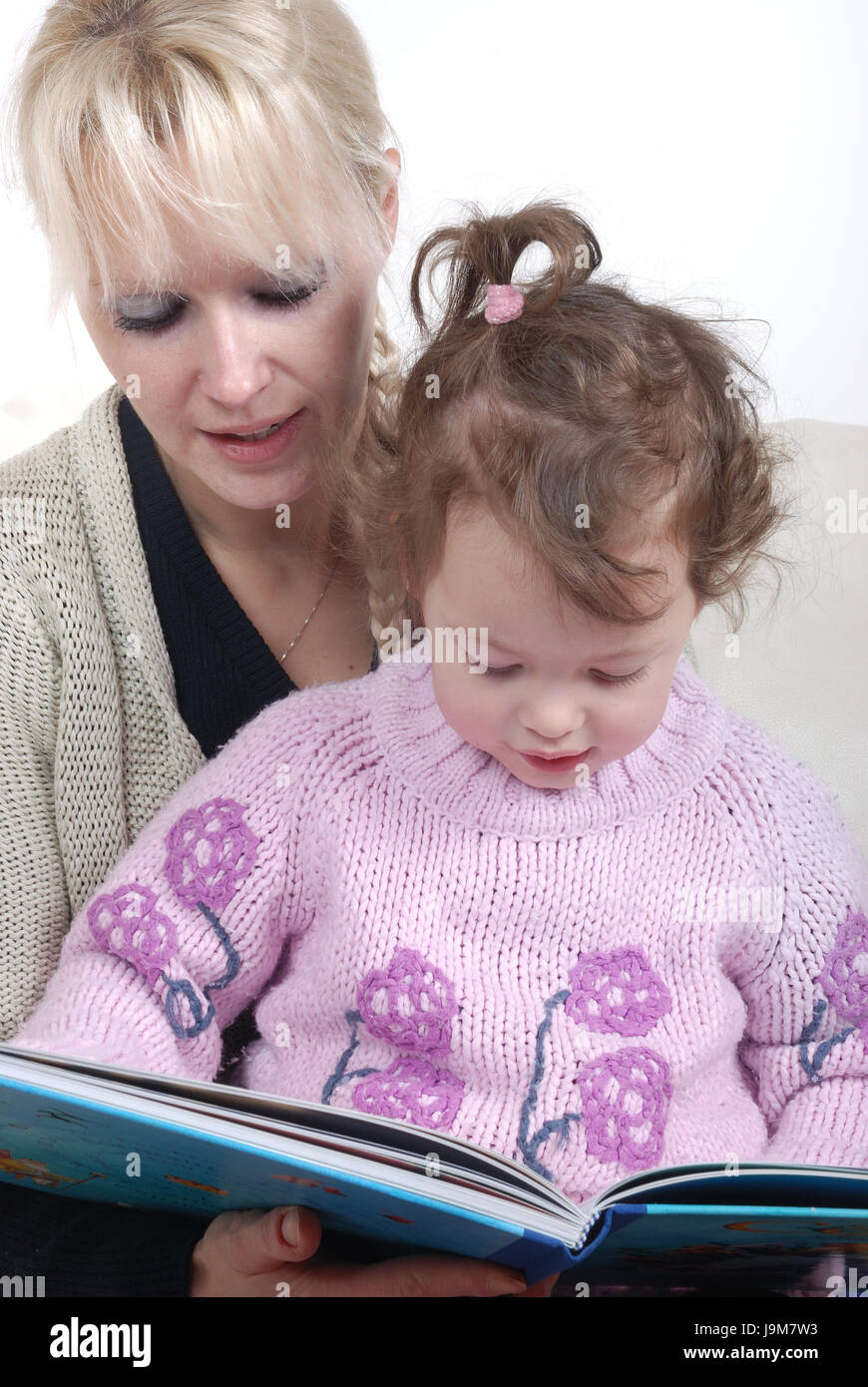 Mother reading story children hi-res stock photography and images - Alamy