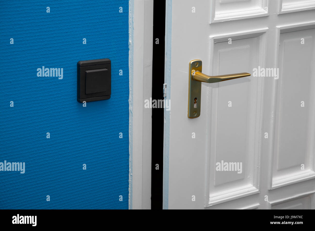 close, wood, door, open, handle, uncap, lock, safe, close, private ...