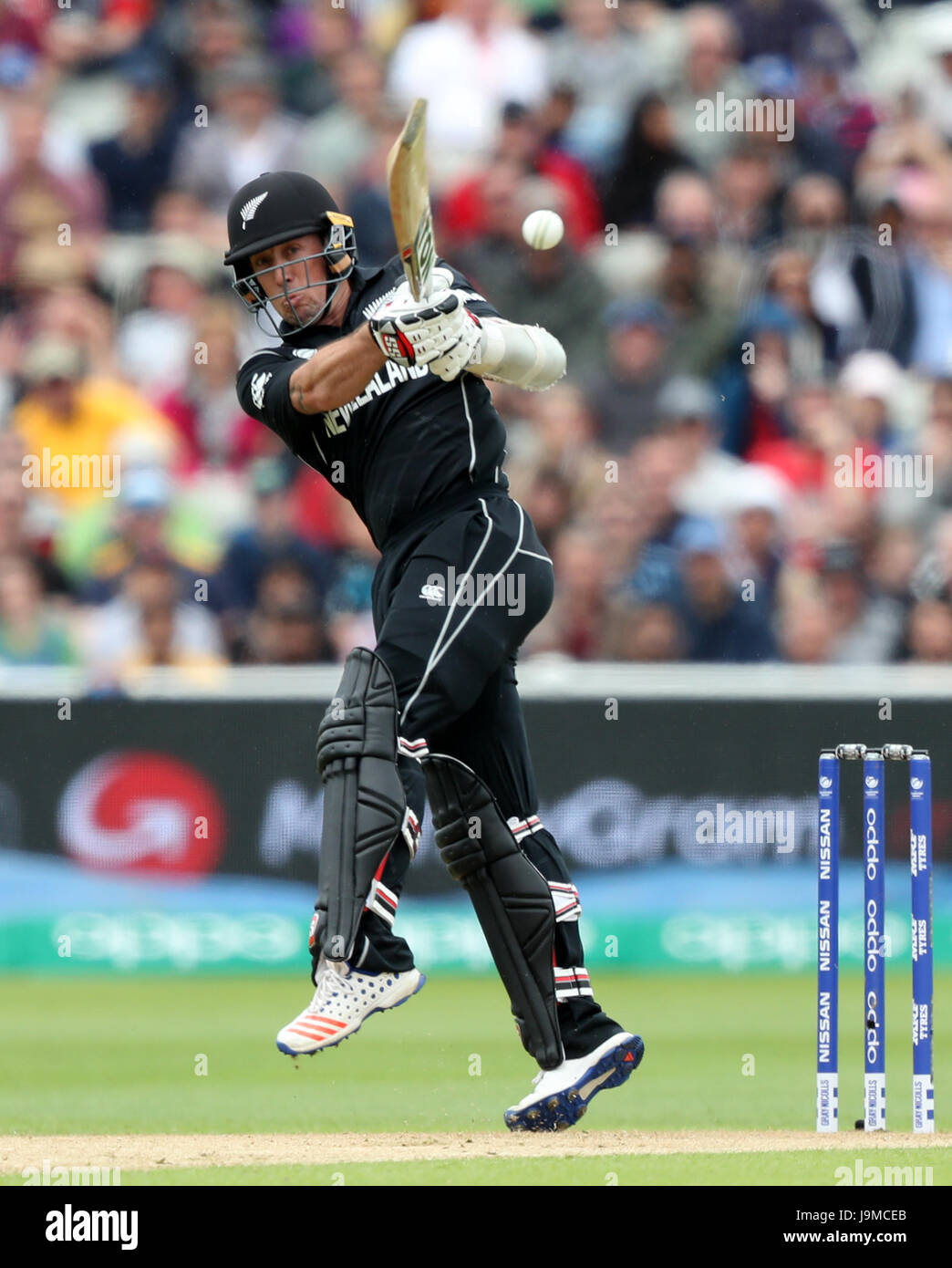 New zealands luke ronchi hits out hi-res stock photography and images ...