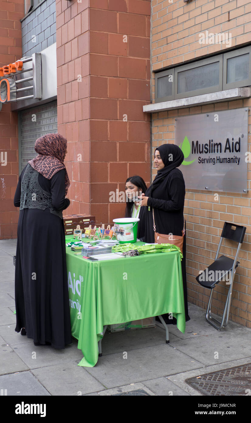 Muslim women with a Muslim Aid stand by entrance to East London Mosque ...