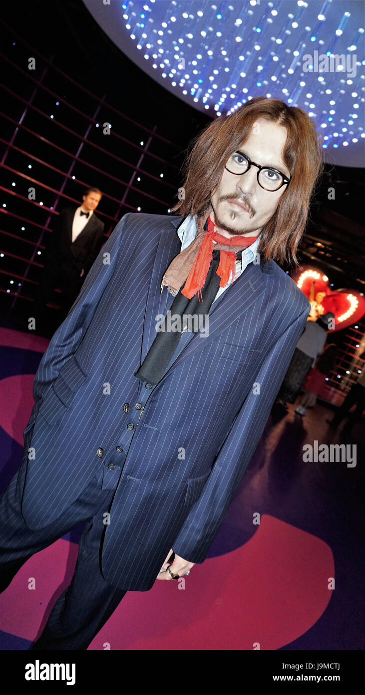 Johnny depp statue hi-res stock photography and images - Alamy