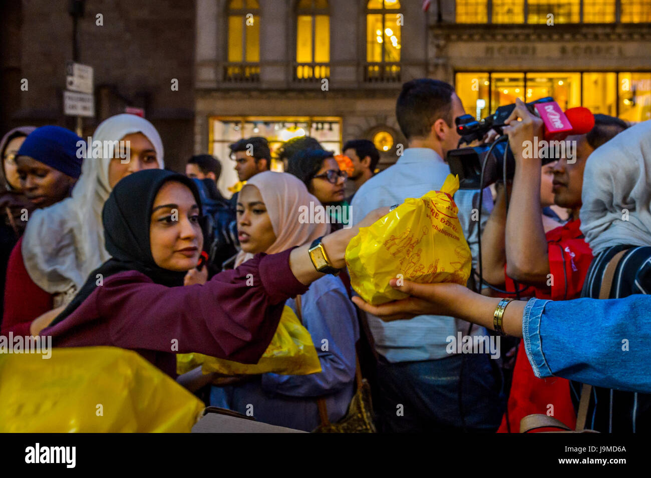 Hundreds of New Yorkers of all faiths came together in the evening of ...