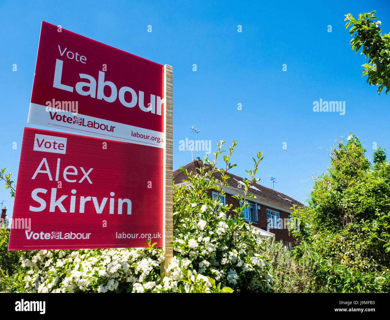 Vote labour sign hi-res stock photography and images - Alamy