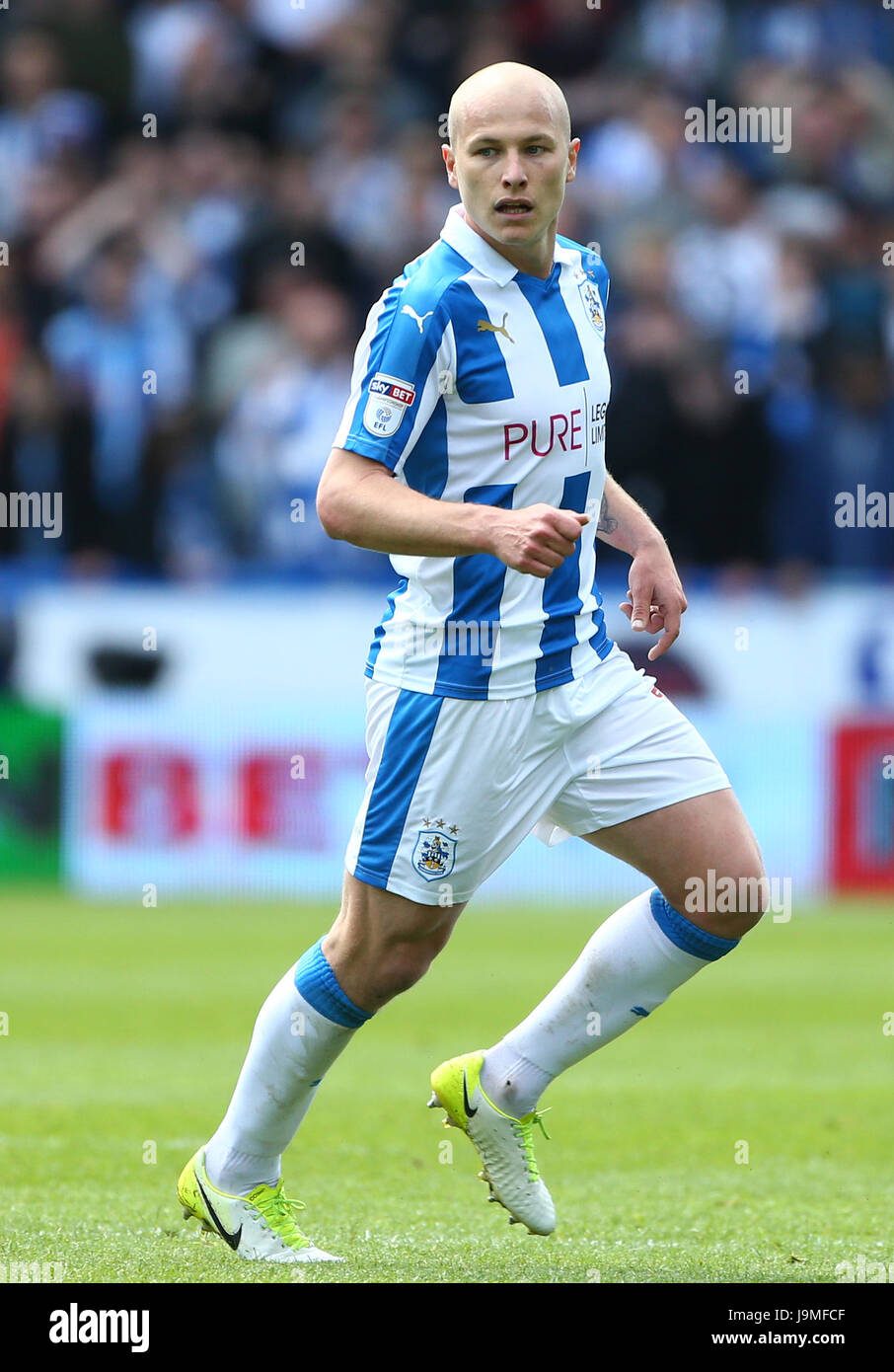 Huddersfield Town's Aaron Mooy Stock Photo - Alamy
