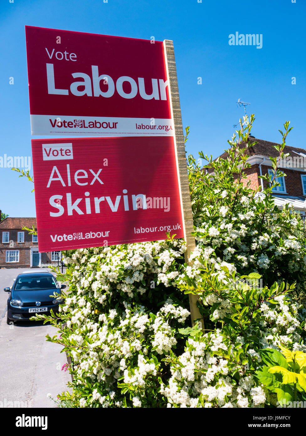Vote labour sign hi-res stock photography and images - Alamy