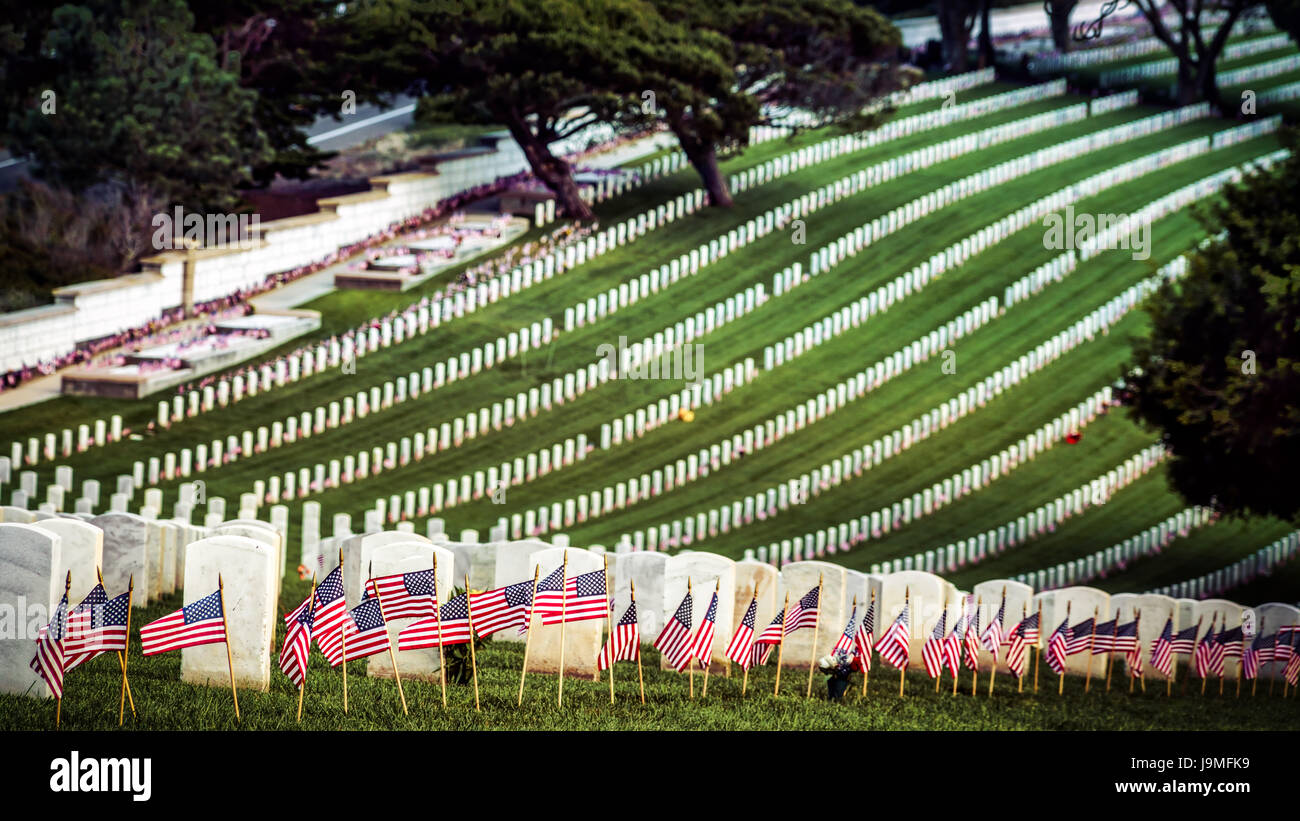 Memorial Day at a southern California cemetery Stock Photo - Alamy