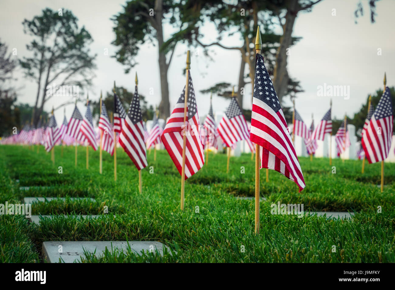 Memorial Day at a southern California cemetery Stock Photo - Alamy