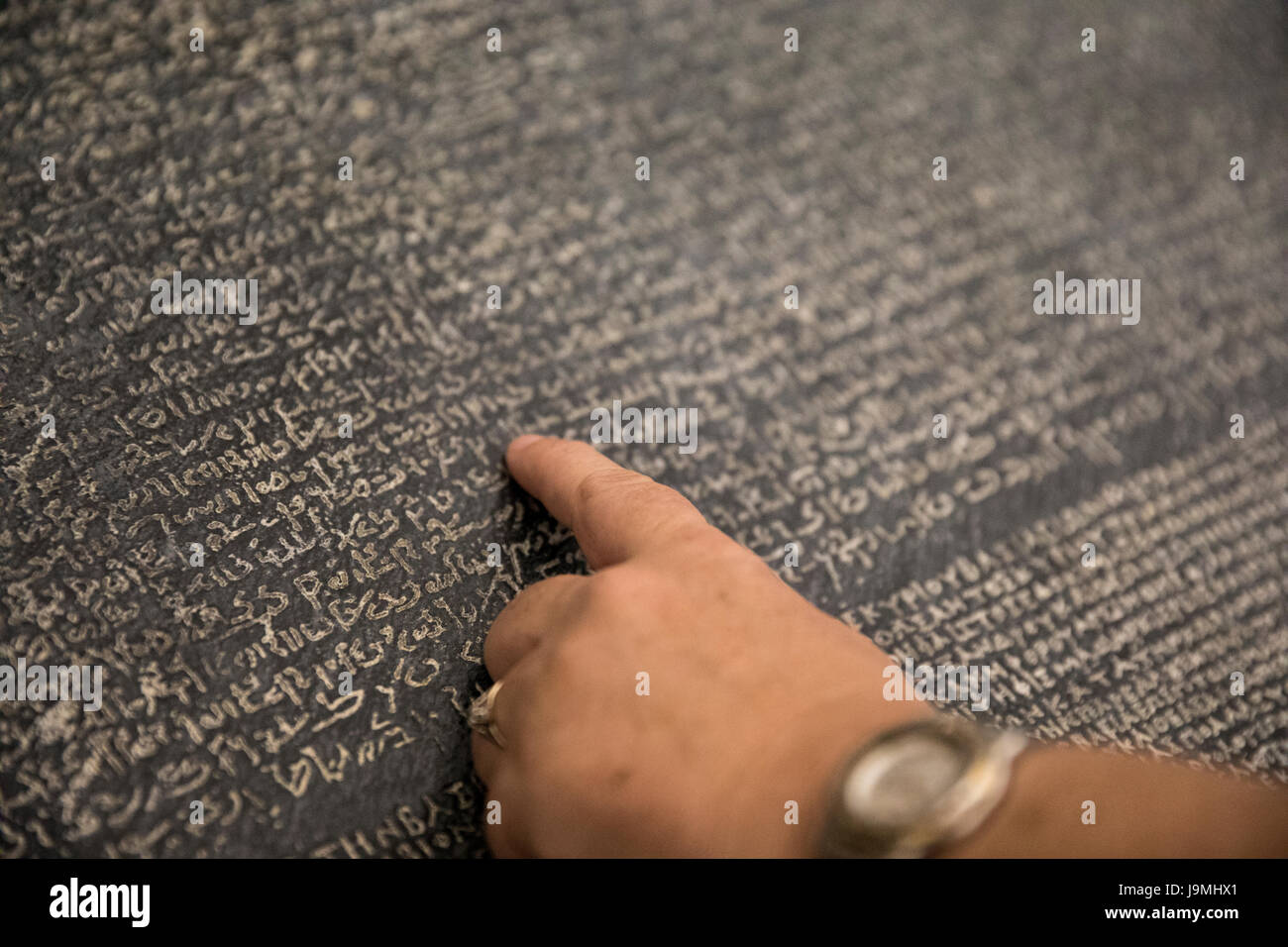 Egyptian hieroglyphs, demotic script, Ancient greek - Rosetta Stone ...