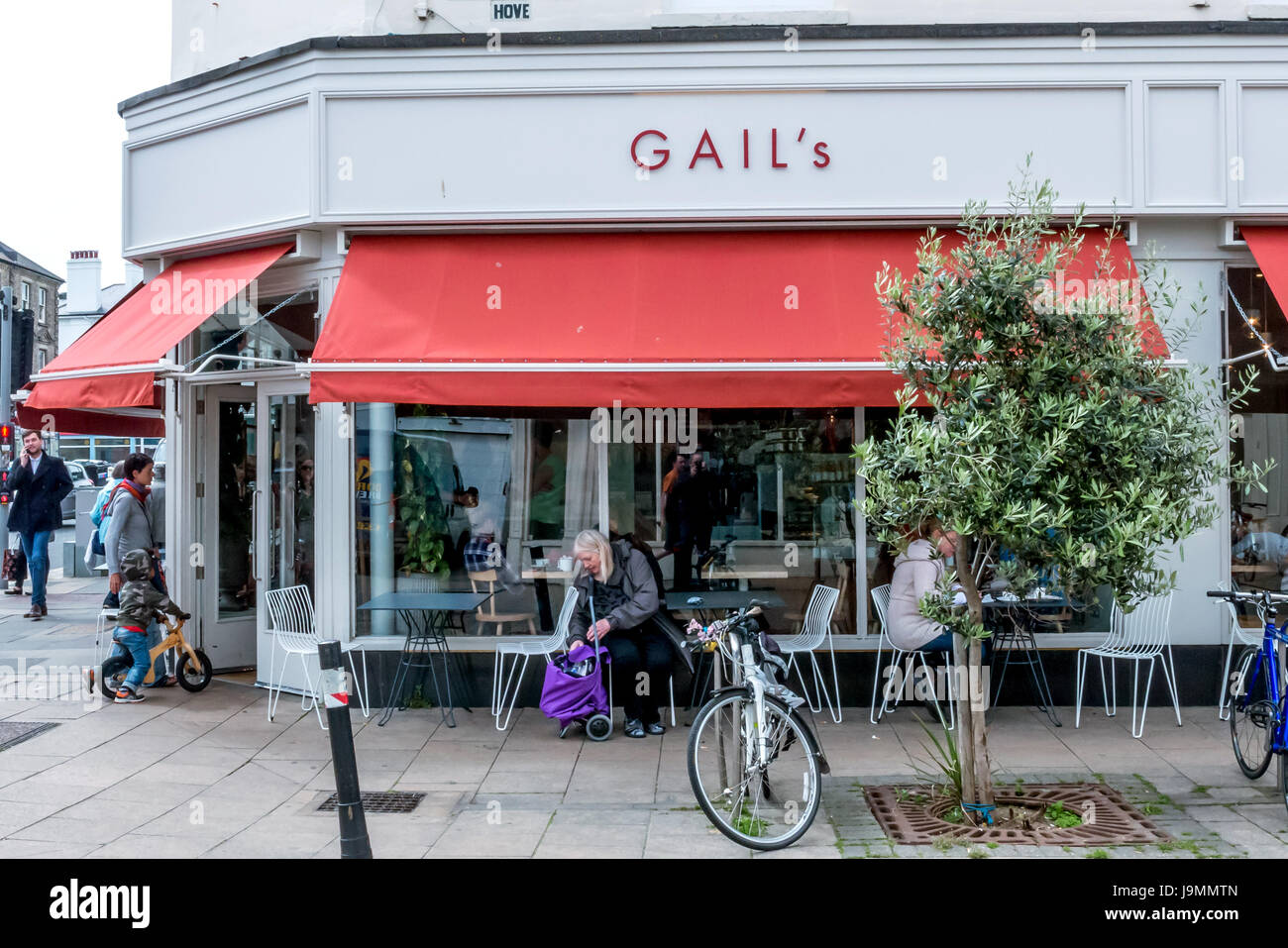 Coffee shops in Hove's George Street Stock Photo - Alamy