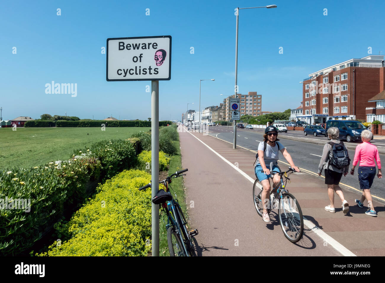 Signage in Brighton warning of cyclists Stock Photo - Alamy
