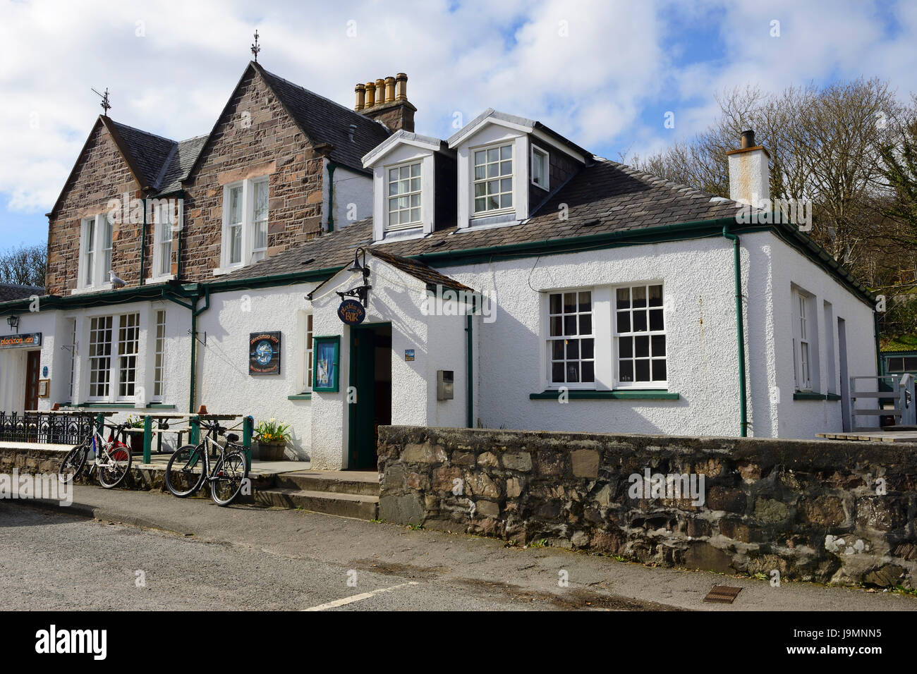 Plockton inn High Resolution Stock Photography and Images - Alamy
