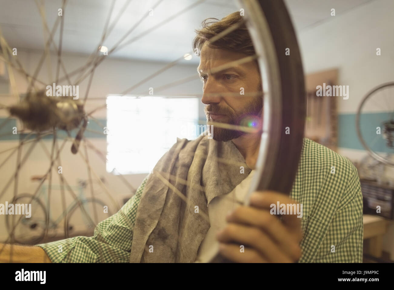 Focused worker hi-res stock photography and images - Alamy