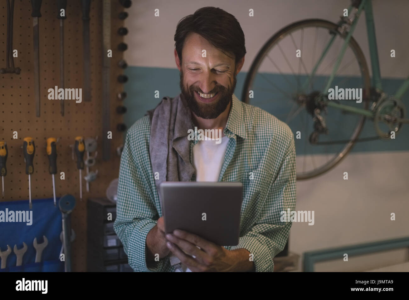 Employee using hi-res stock photography and images - Alamy