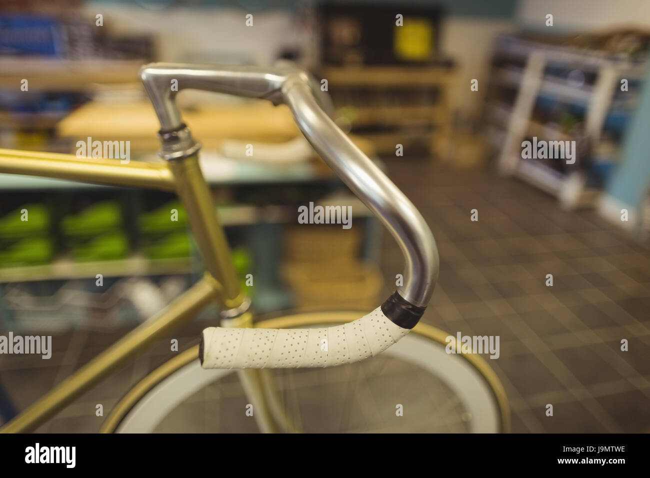 Close up vintage bicycle handlebar at workshop Stock Photo - Alamy