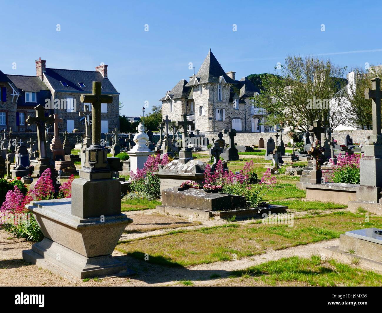 Roscoff france cemetery hi-res stock photography and images - Alamy