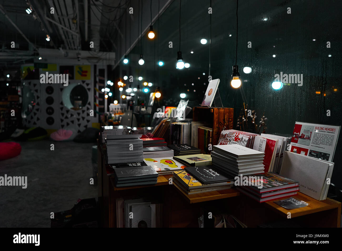 Bookstore at night Stock Photo - Alamy