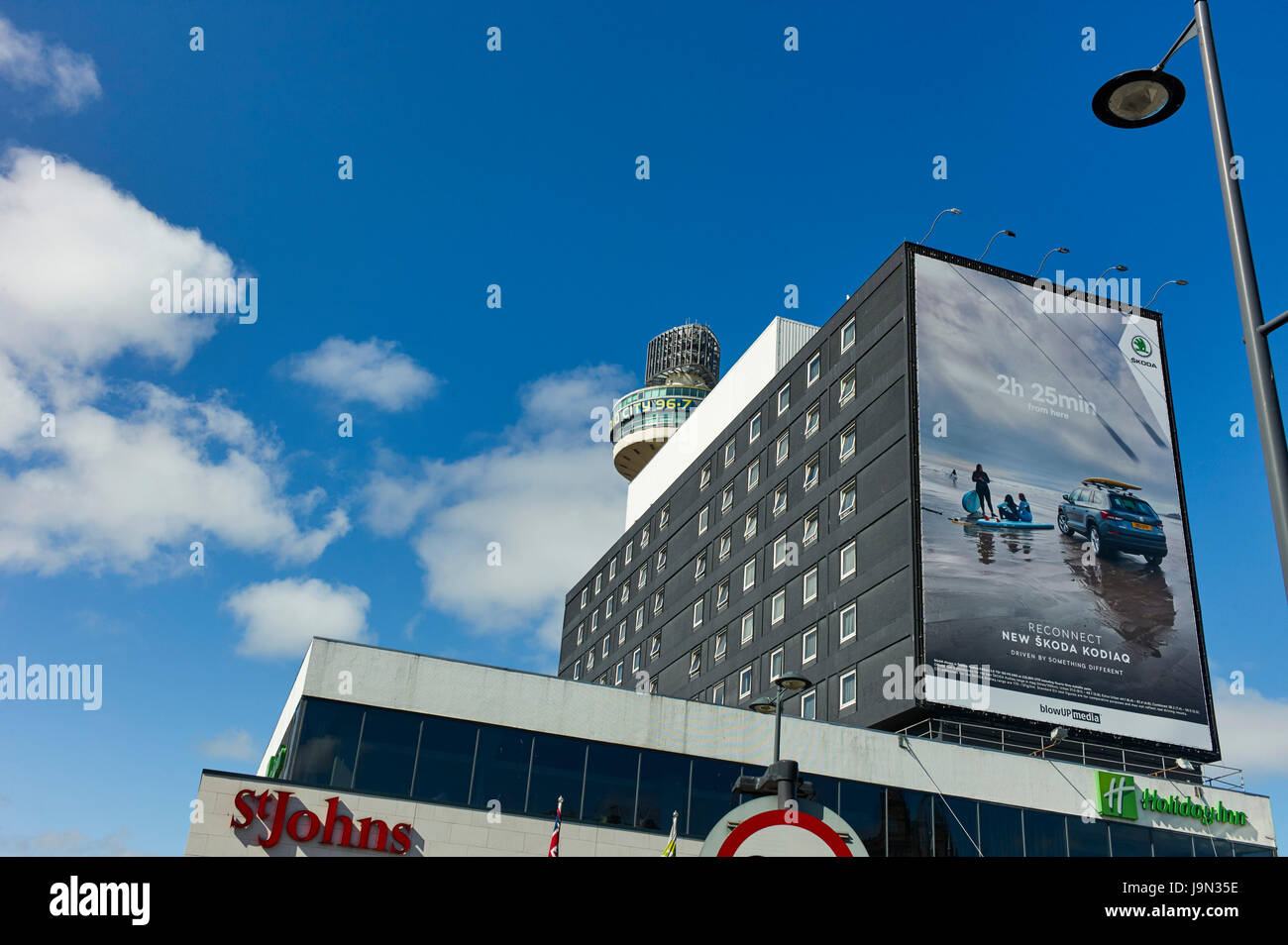 Advertisement billboard hoarding hi-res stock photography and images ...