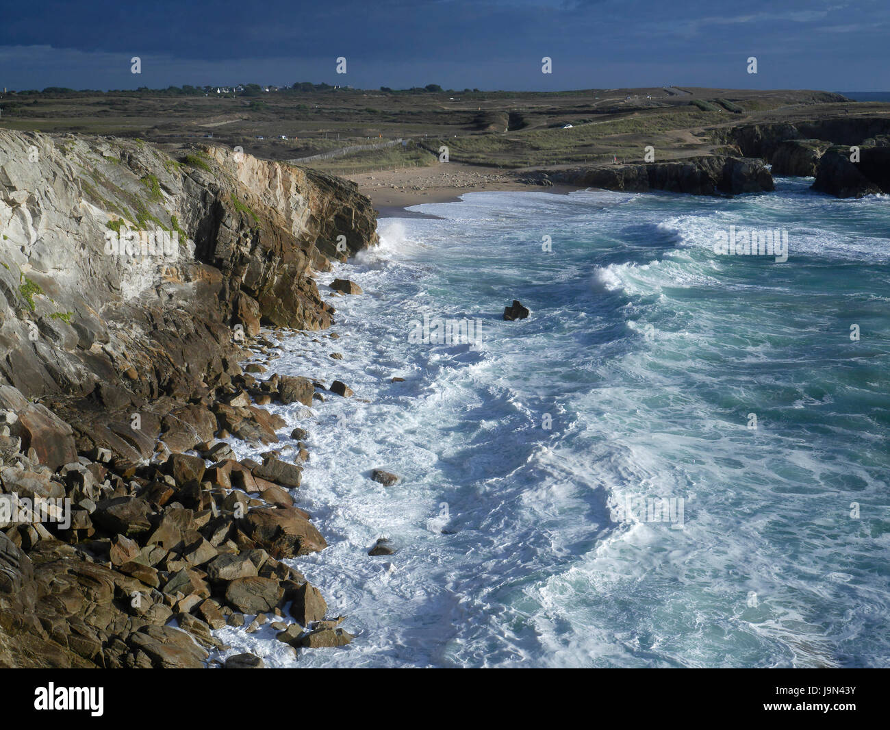 Strong swell, rising tide on the wild coast of the Quiberon peninsula ...