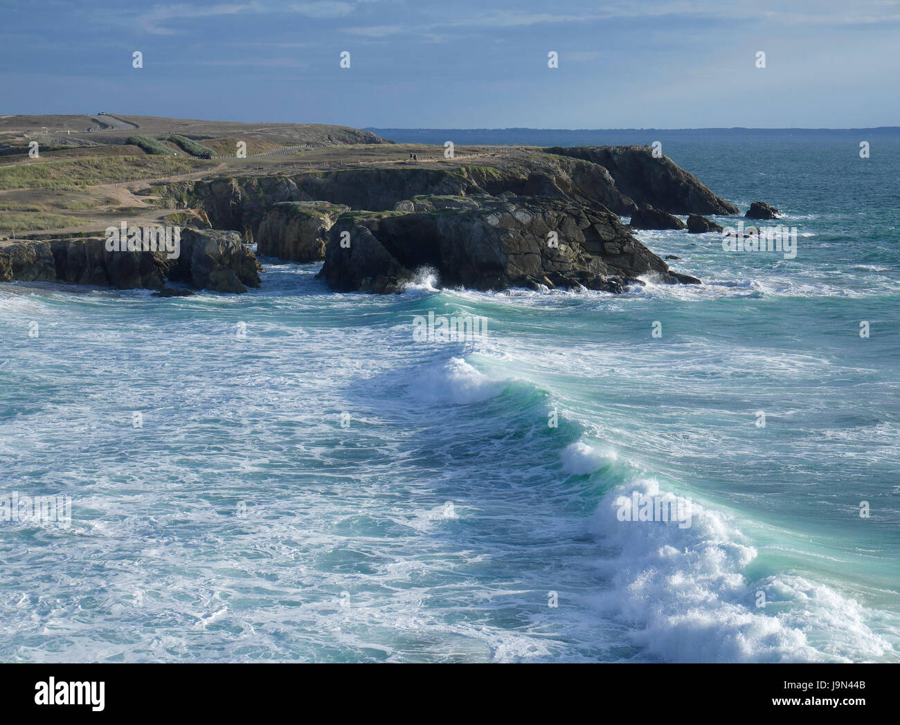 Strong swell, rising tide on the wild coast of the Quiberon peninsula ...