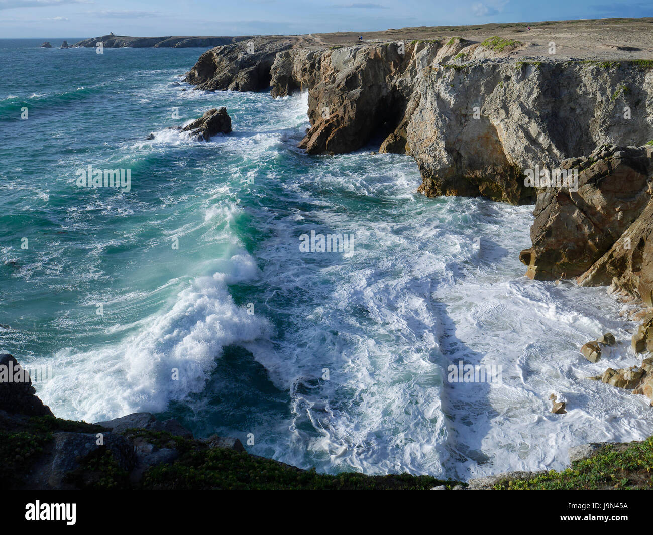 Strong swell, rising tide on the wild coast of the Quiberon peninsula ...
