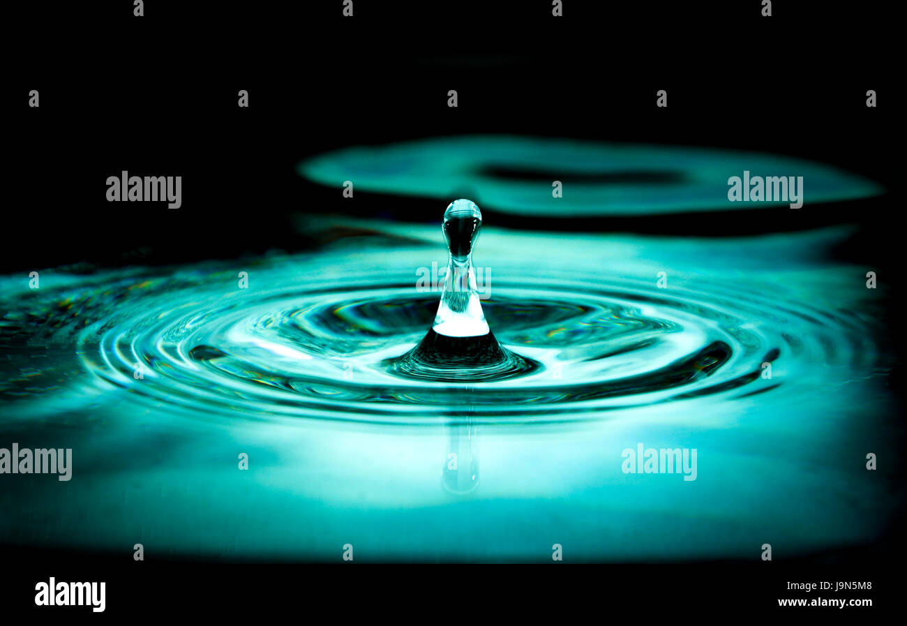 Impact of single water droplet Stock Photo - Alamy
