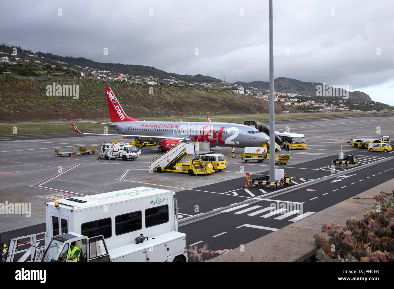 Madeira Airport Runway Stock Photos & Madeira Airport Runway Stock ...