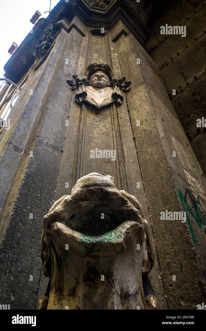 Palazzo Carafa della Spina, Naples with caratheristic taproot used to ...