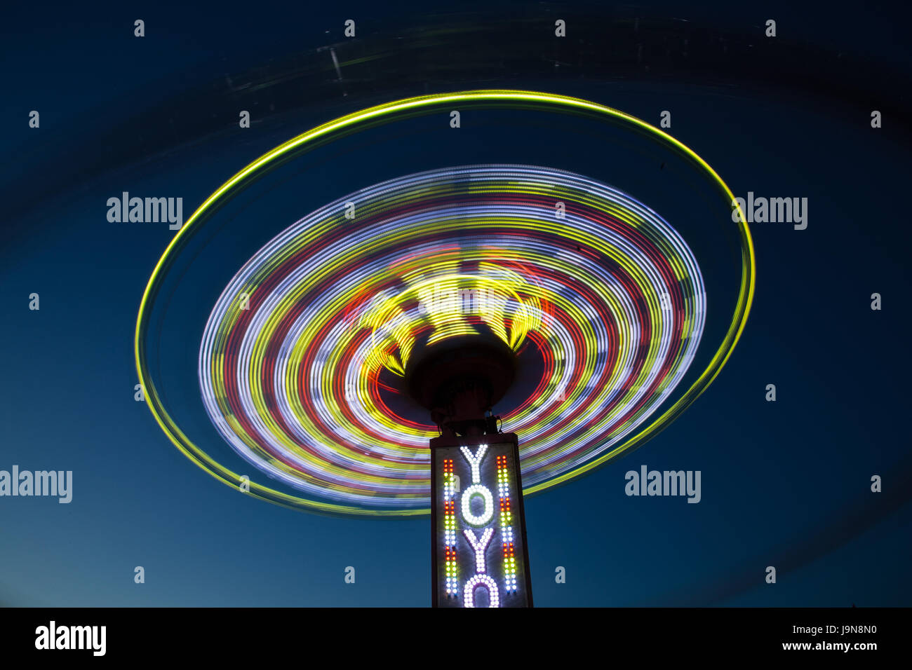 Yoyo ride at a county fair Stock Photo - Alamy