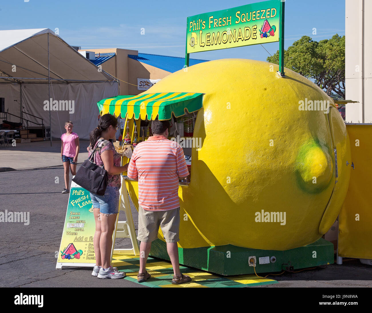 Lemonade stand at the county fair Stock Photo - Alamy