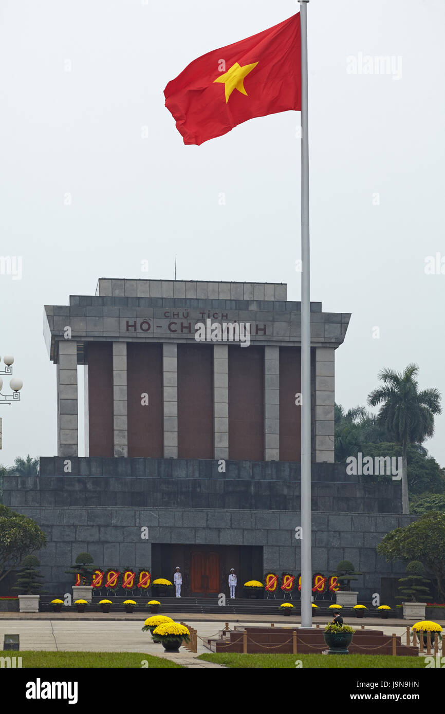 Vietnamese flag and Ho Chi Minh's Mausoleum, Ba Dinh Square, Hanoi ...