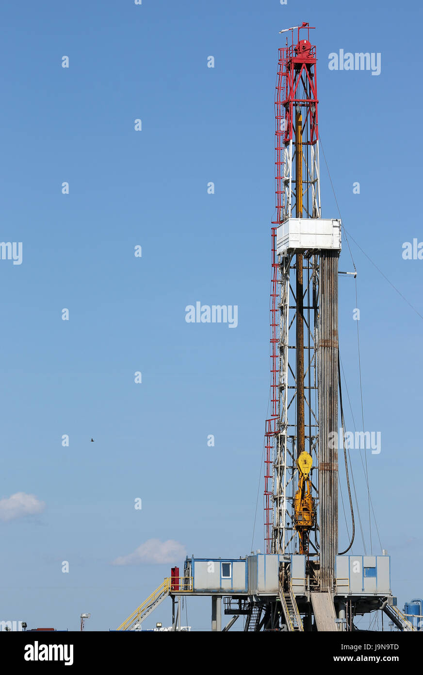 land oil drilling rig oilfield Stock Photo - Alamy