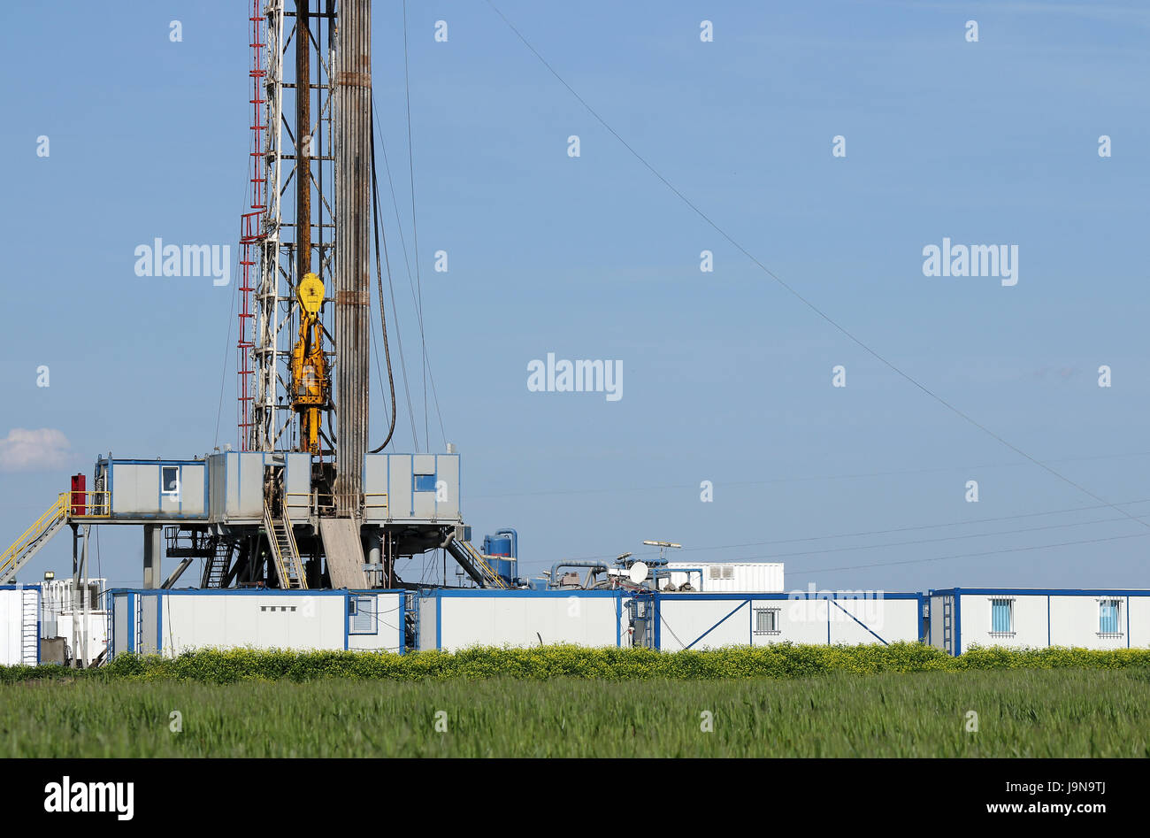 oil drilling rig with Top Drive system Stock Photo - Alamy