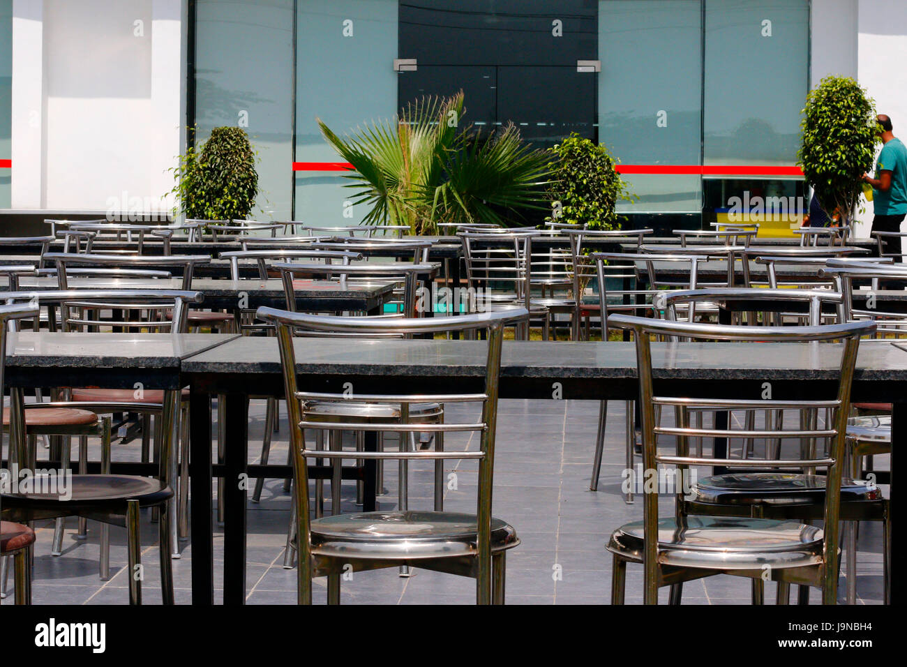 Open air restaurant table hi-res stock photography and images - Alamy