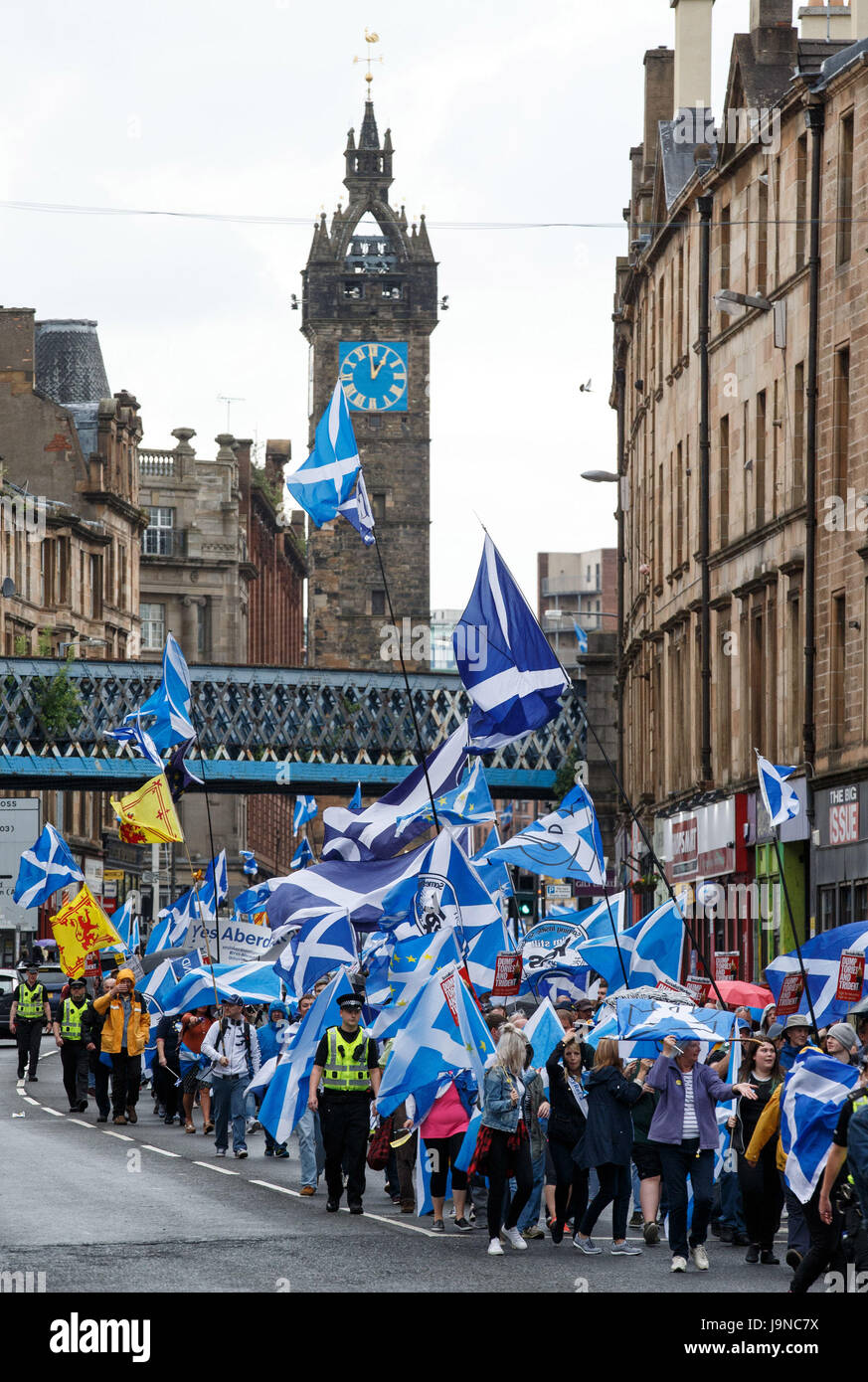 Independence wave saltires hi-res stock photography and images - Alamy
