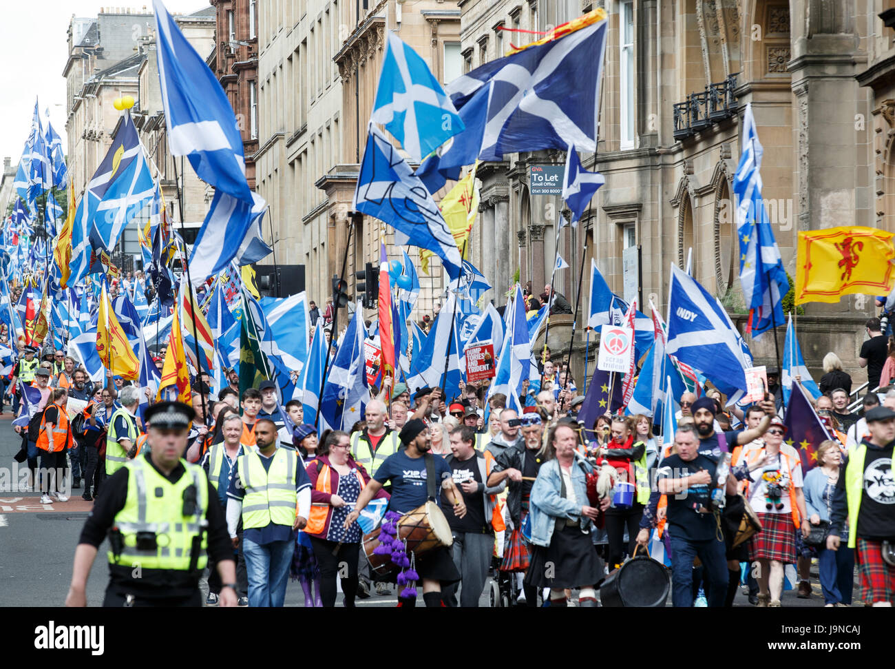 Independence wave saltires hi-res stock photography and images - Alamy