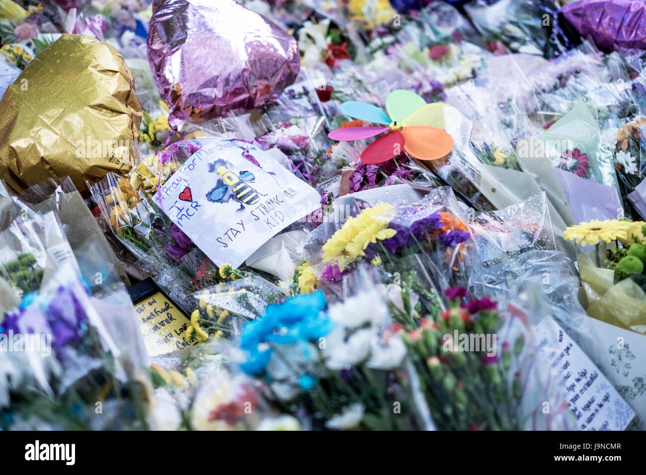 Manchester UK. 3rd June 2017. Moving floral tribute to the 22 people ...