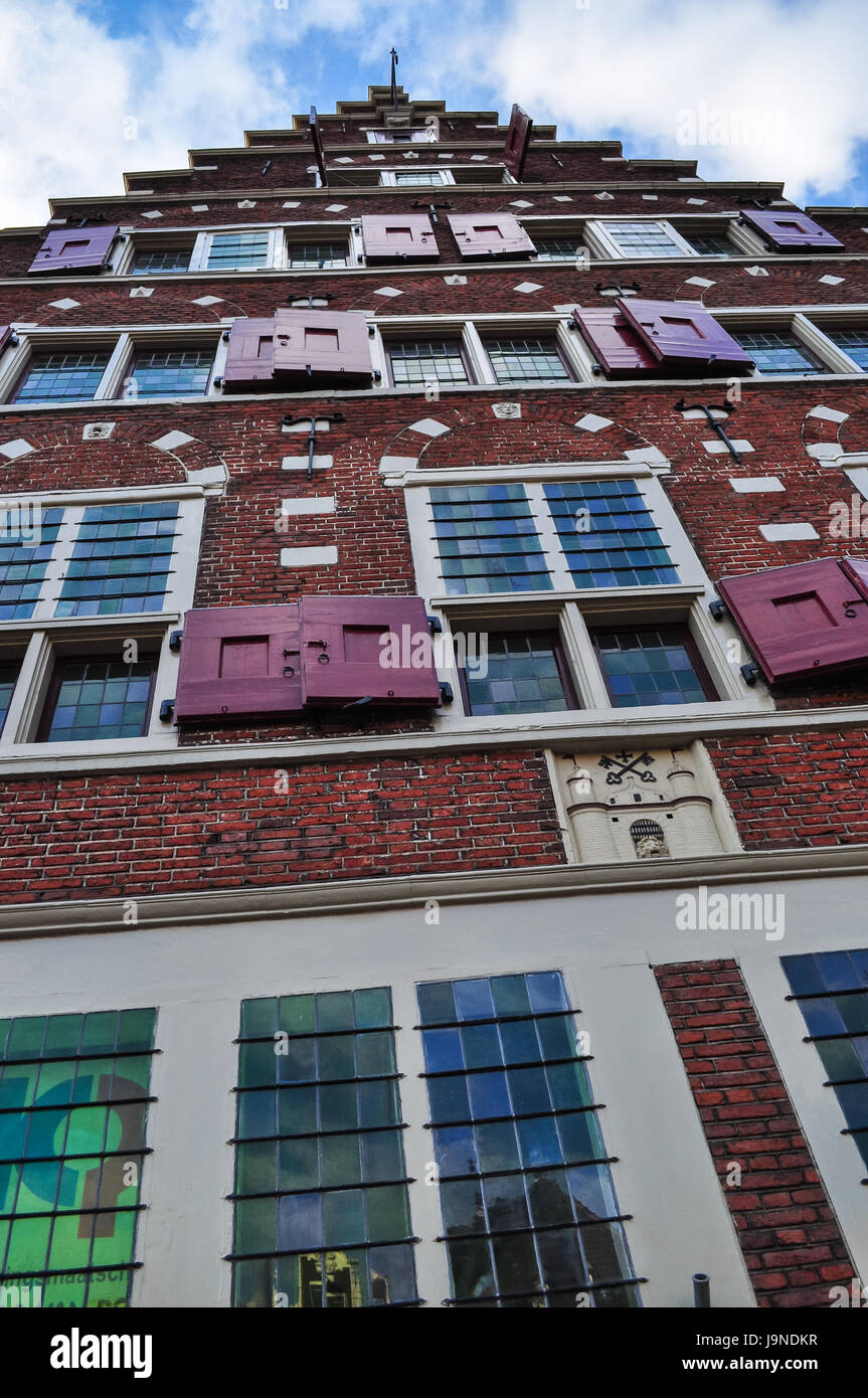 Interesting windows hi-res stock photography and images - Alamy Interesting windows hi-res stock photography and images - Alamy