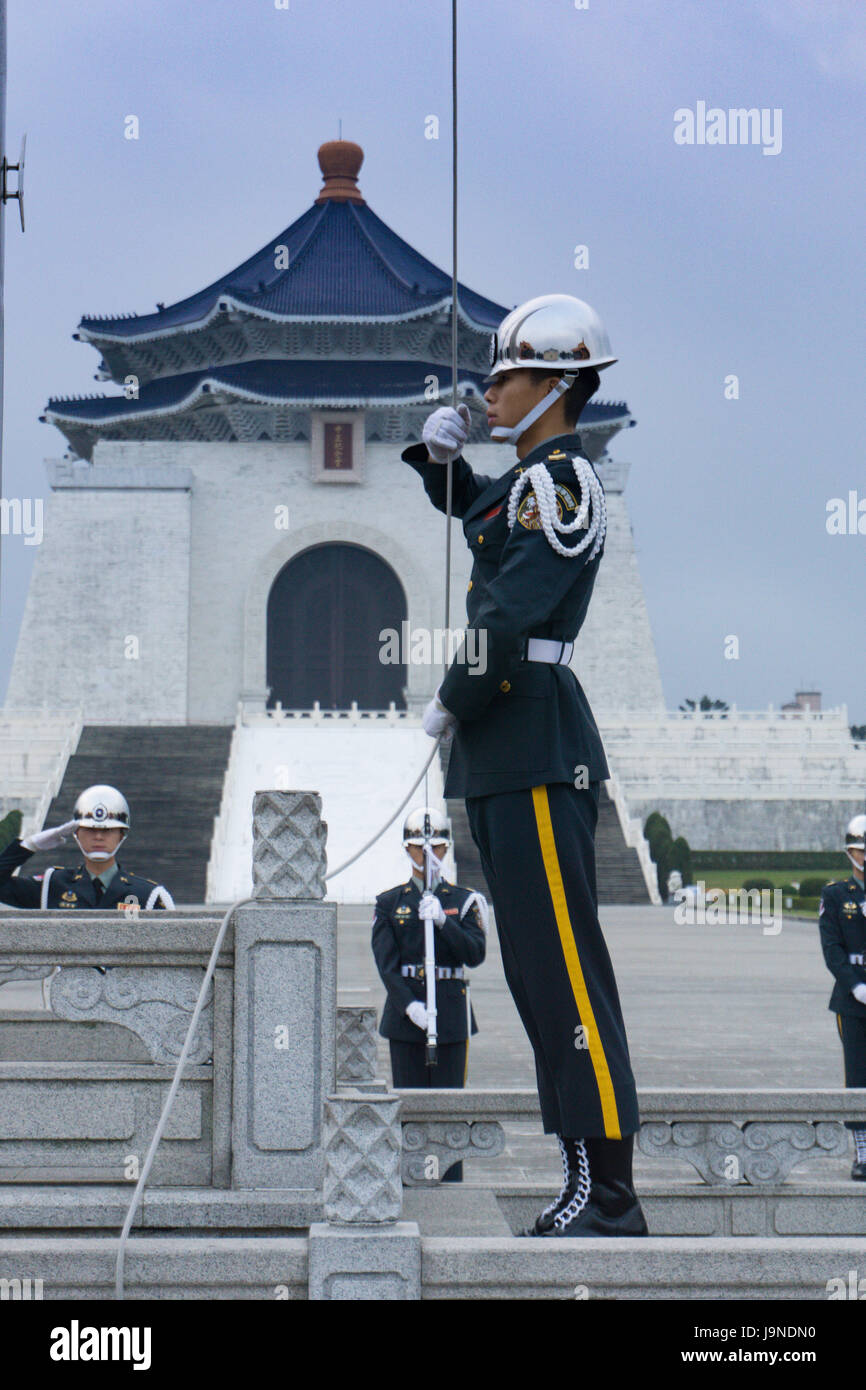 military men are rising the flag on the liberty square Stock Photo - Alamy
