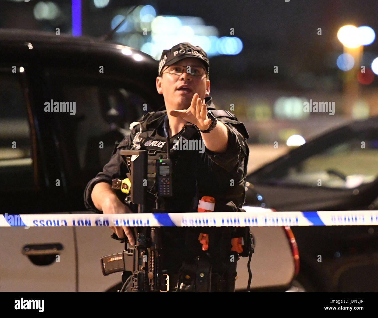 London bridge police hi-res stock photography and images - Alamy