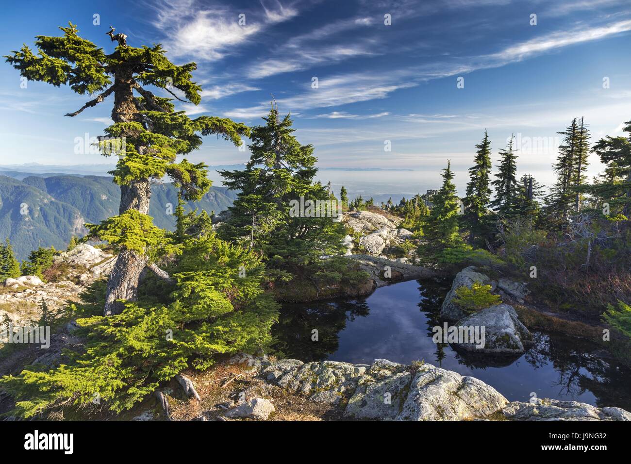 Vancouver skyline mountain hi-res stock photography and images - Alamy