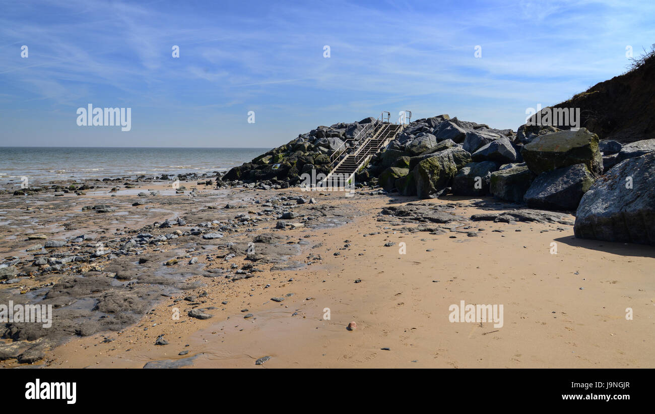 Coastal defence structure hi-res stock photography and images - Alamy