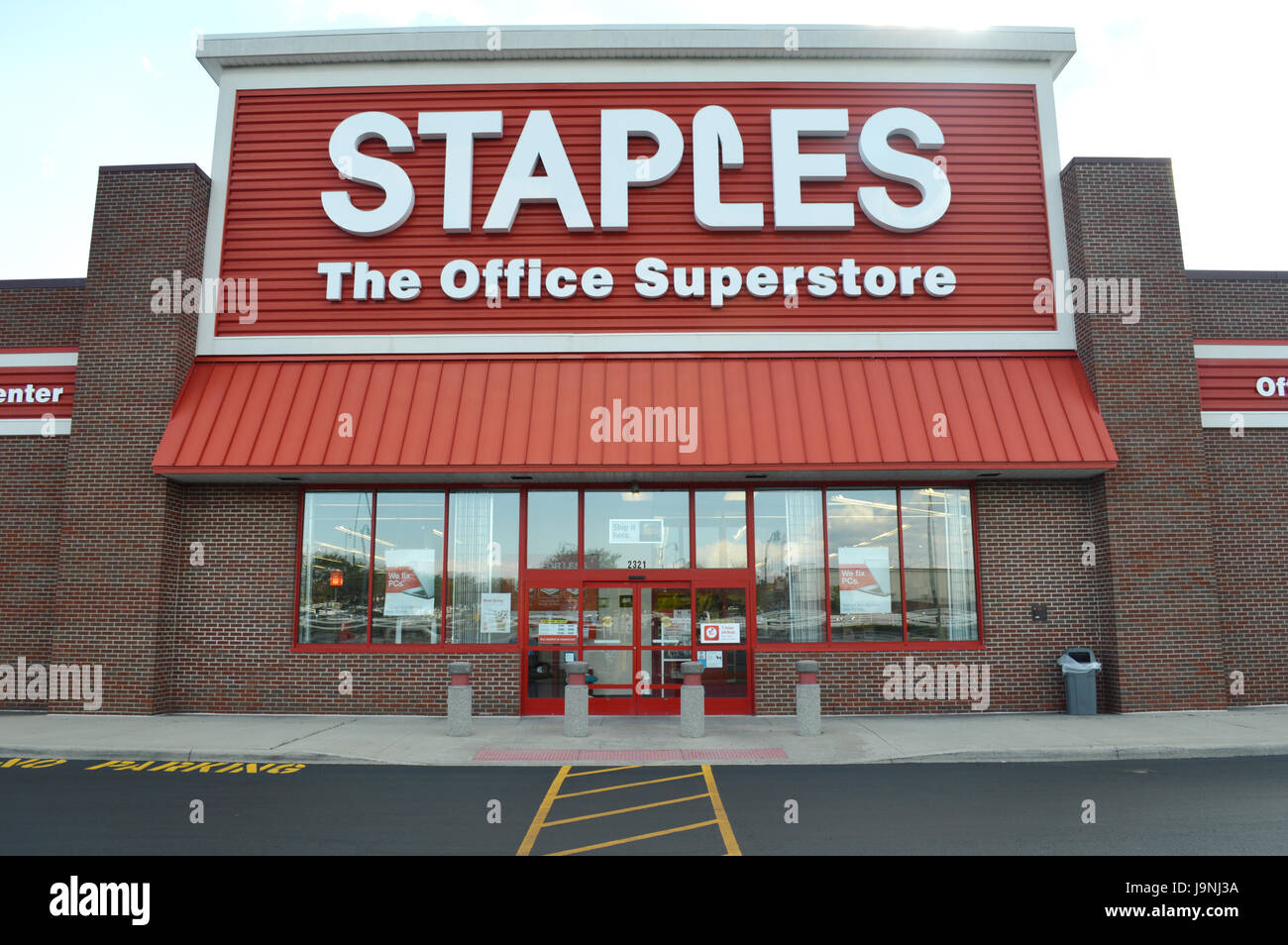Consumer staples hi-res stock photography and images - Alamy