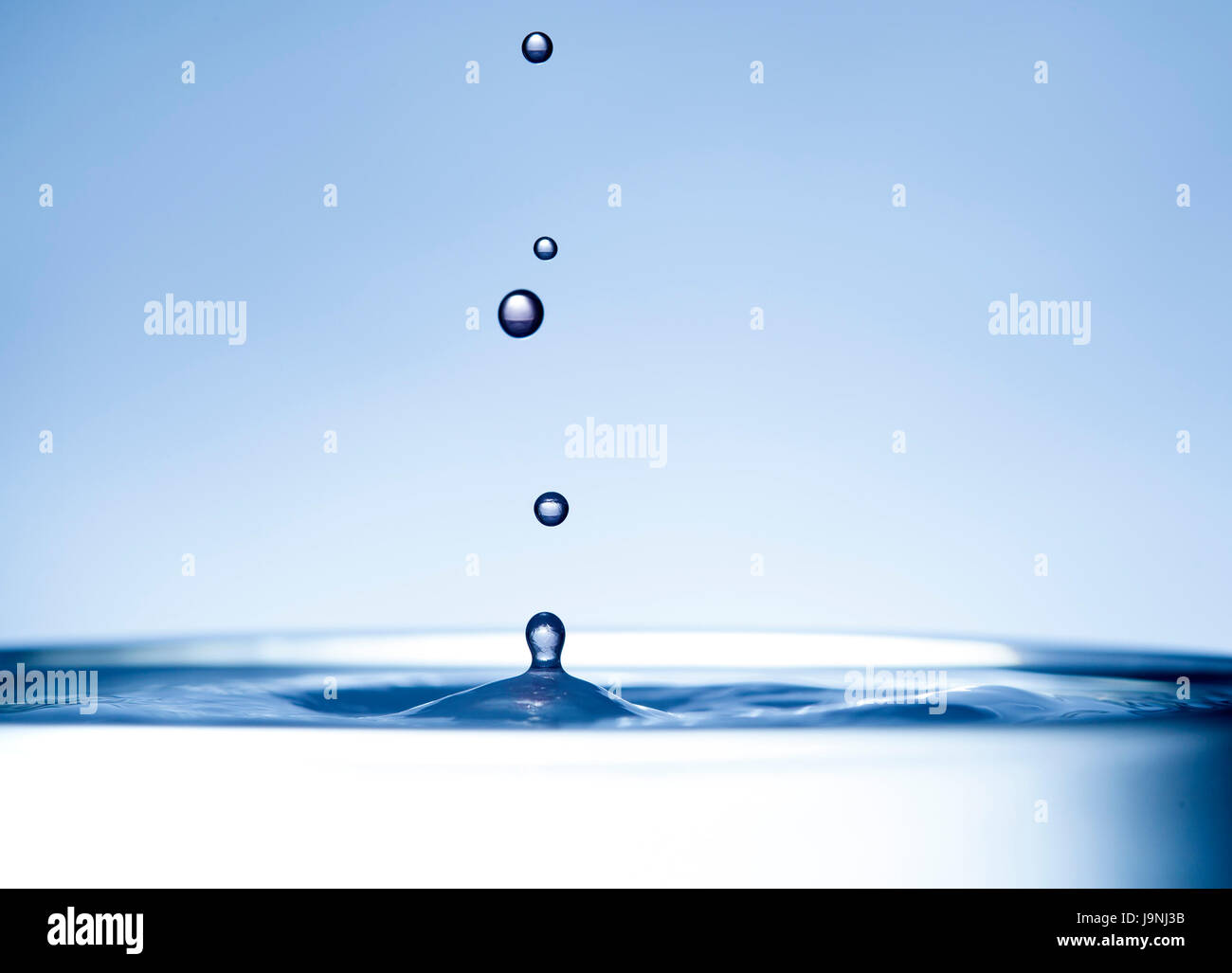 Ink falling hi-res stock photography and images - Alamy