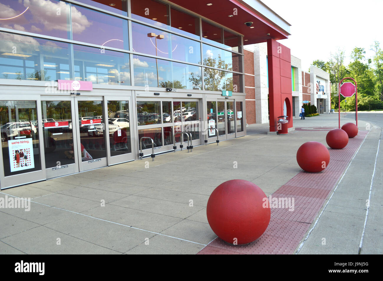 Target store front hi-res stock photography and images - Alamy