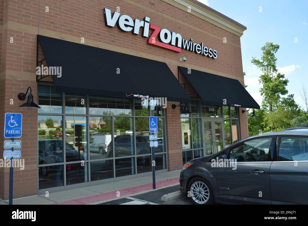 Verizon signage hi-res stock photography and images - Alamy
