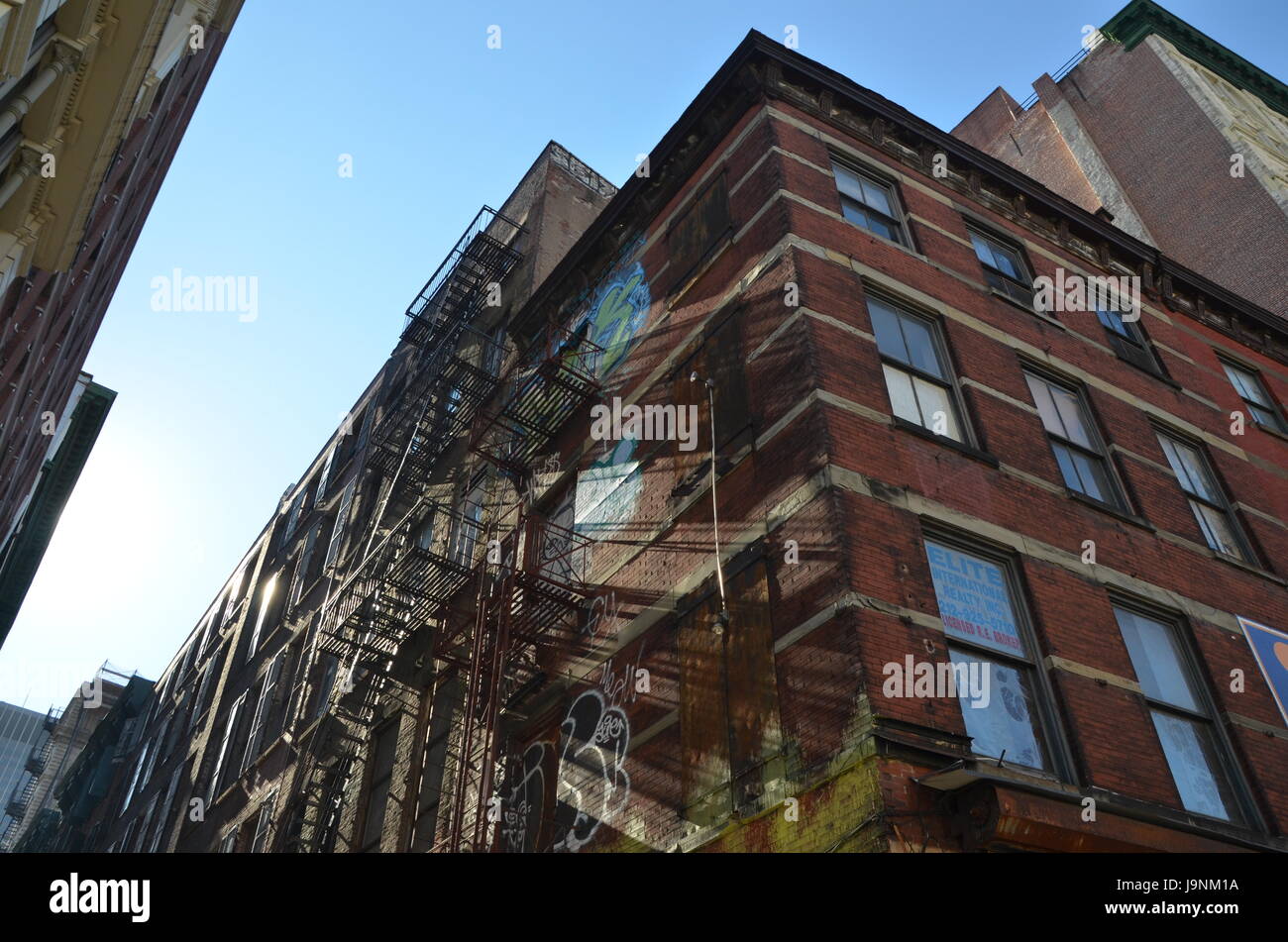 Big red brick buildings hi-res stock photography and images - Alamy