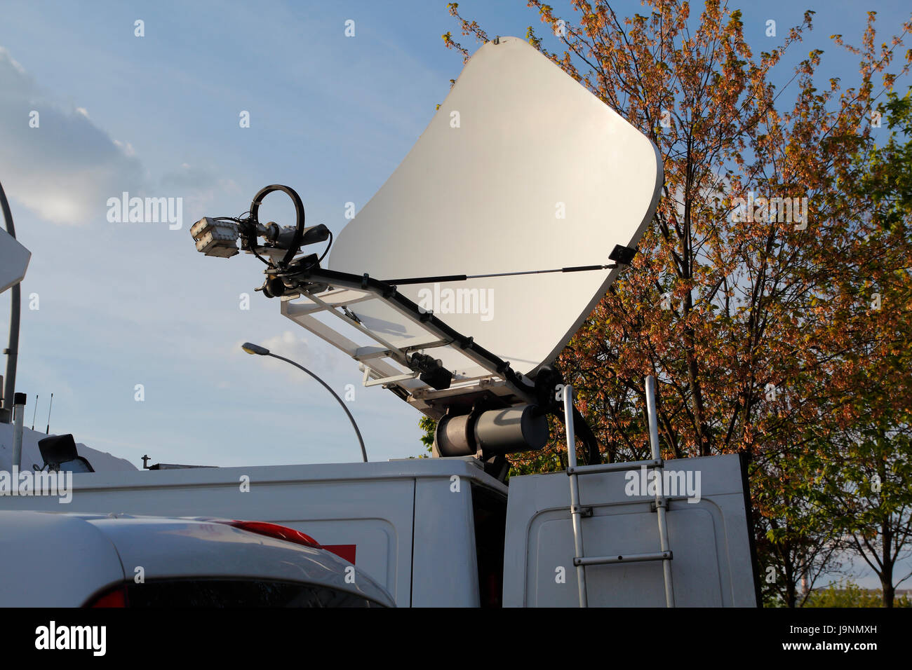 Sky news live tv hi-res stock photography and images - Alamy