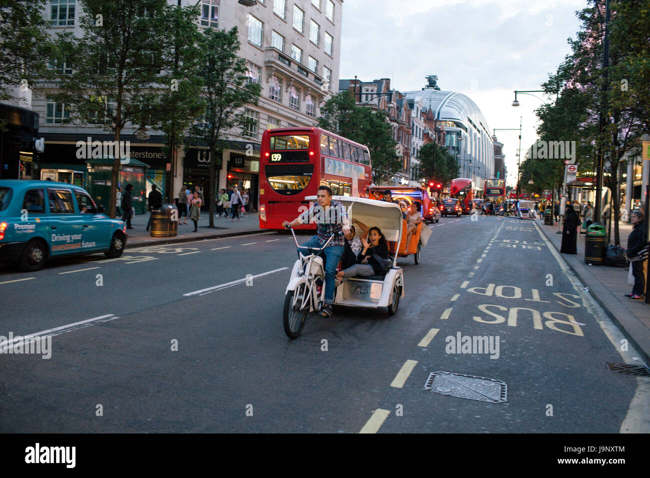 London rickshaw cyclists Stock Photo - Alamy